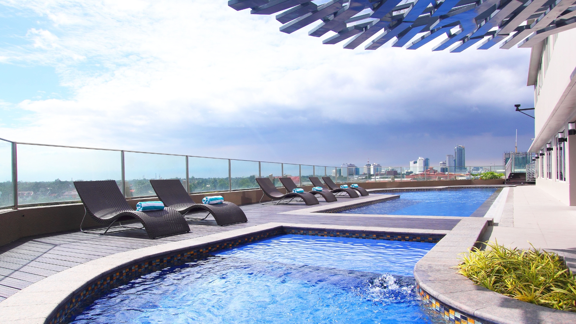 ACACIA HOTEL MANILA – Simply Heartfelt